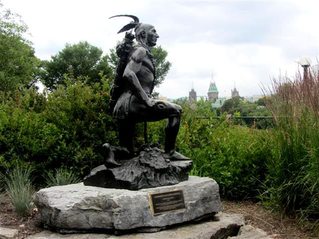 GUEST POST: The Ottawa statues walking tour · OttawaStart.com